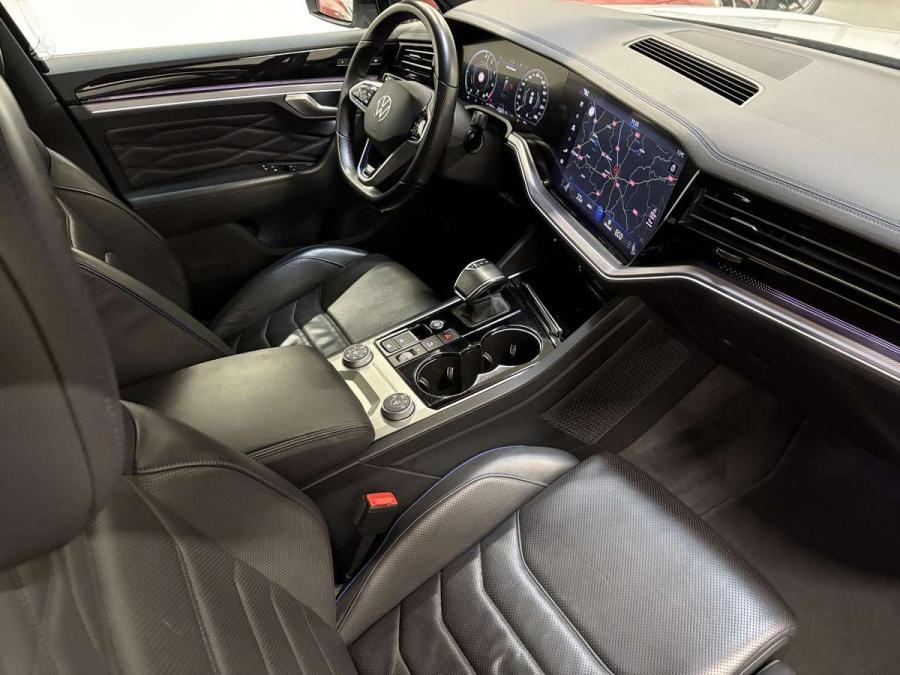 Balts Volkswagen Touareg 2021 Viļņa, ar dzinēja tilpumu 3.00 L un nobraukumu 108 tūkst. km par 46500 €, foto 20 vietnē AUTOMOTO.COM.LV