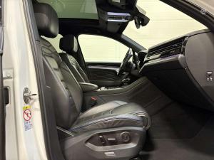 Balts Volkswagen Touareg 2021 Viļņa, ar dzinēja tilpumu 3.00 L un nobraukumu 108 tūkst. km par 46500 €, foto 21 vietnē AUTOMOTO.COM.LV