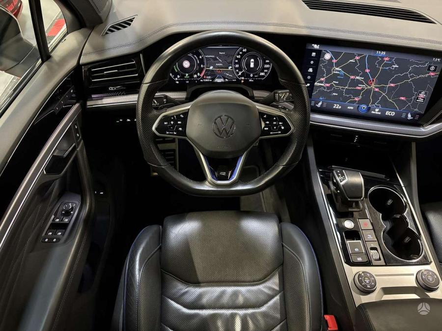 Balts Volkswagen Touareg 2021 Viļņa, ar dzinēja tilpumu 3.00 L un nobraukumu 108 tūkst. km par 46500 €, foto 23 vietnē AUTOMOTO.COM.LV