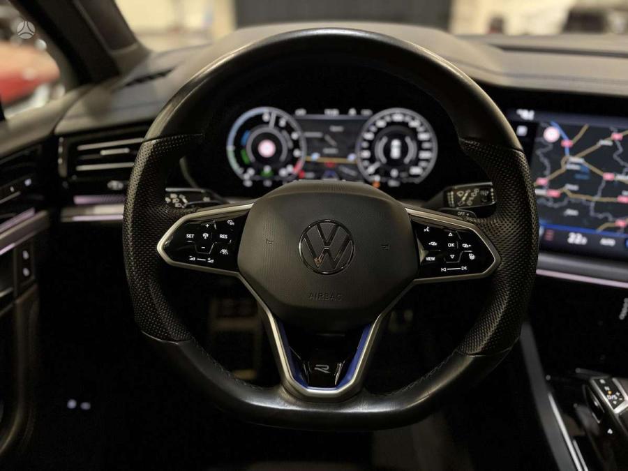 Balts Volkswagen Touareg 2021 Viļņa, ar dzinēja tilpumu 3.00 L un nobraukumu 108 tūkst. km par 46500 €, foto 24 vietnē AUTOMOTO.COM.LV