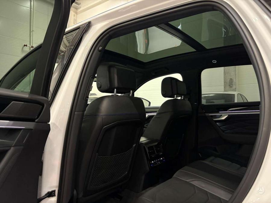 Balts Volkswagen Touareg 2021 Viļņa, ar dzinēja tilpumu 3.00 L un nobraukumu 108 tūkst. km par 46500 €, foto 33 vietnē AUTOMOTO.COM.LV