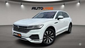 Balts Volkswagen Touareg 2021 Viļņa, ar dzinēja tilpumu 3.00 L un nobraukumu 207 tūkst. km par 27888 €, foto  vietnē AUTOMOTO.COM.LV