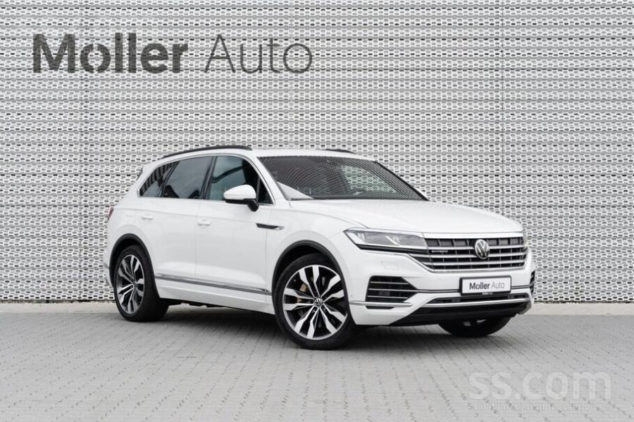 White Volkswagen Touareg 2022 in Riga, with an engine capacity of 3.00 L and mileage of 111 thousand km for 42800 €, photo 3 on AUTOMOTO.COM.LV