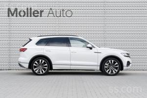 White Volkswagen Touareg 2022 in Riga, with an engine capacity of 3.00 L and mileage of 111 thousand km for 42800 €, photo 6 on AUTOMOTO.COM.LV