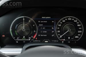 White Volkswagen Touareg 2022 in Riga, with an engine capacity of 3.00 L and mileage of 111 thousand km for 42800 €, photo 15 on AUTOMOTO.COM.LV