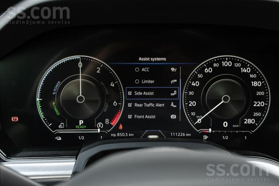White Volkswagen Touareg 2022 in Riga, with an engine capacity of 3.00 L and mileage of 111 thousand km for 42800 €, photo 16 on AUTOMOTO.COM.LV