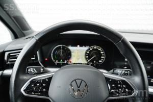 White Volkswagen Touareg 2022 in Riga, with an engine capacity of 3.00 L and mileage of 111 thousand km for 42800 €, photo 19 on AUTOMOTO.COM.LV