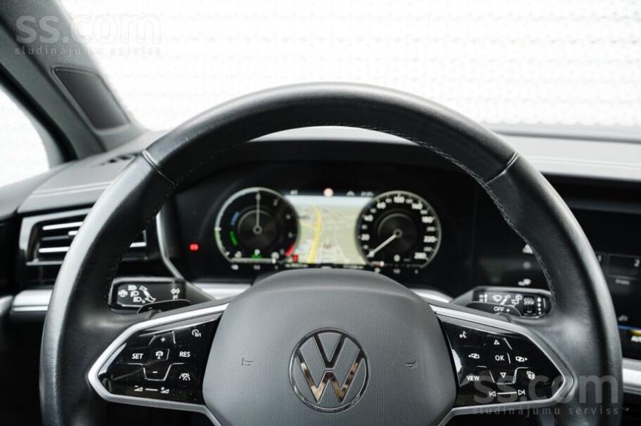 White Volkswagen Touareg 2022 in Riga, with an engine capacity of 3.00 L and mileage of 111 thousand km for 42800 €, photo 19 on AUTOMOTO.COM.LV