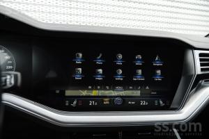 White Volkswagen Touareg 2022 in Riga, with an engine capacity of 3.00 L and mileage of 111 thousand km for 42800 €, photo 20 on AUTOMOTO.COM.LV