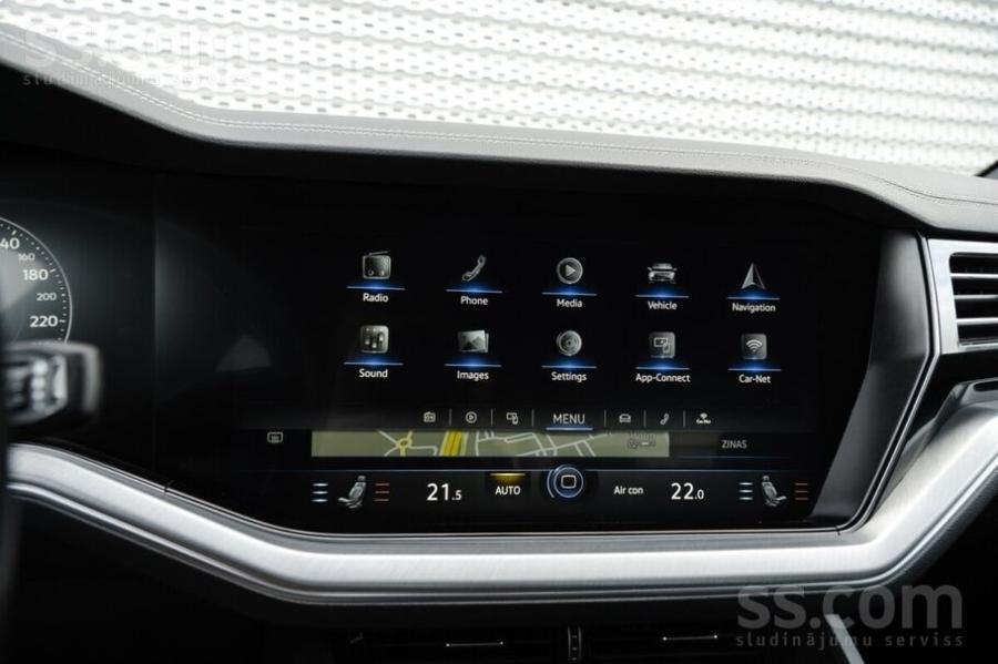 White Volkswagen Touareg 2022 in Riga, with an engine capacity of 3.00 L and mileage of 111 thousand km for 42800 €, photo 20 on AUTOMOTO.COM.LV