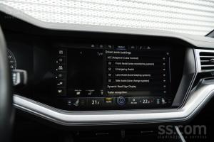 White Volkswagen Touareg 2022 in Riga, with an engine capacity of 3.00 L and mileage of 111 thousand km for 42800 €, photo 22 on AUTOMOTO.COM.LV