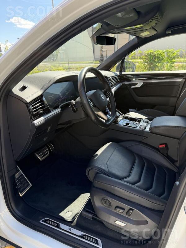 Balts Volkswagen Touareg 2023 Rīga, ar dzinēja tilpumu 3.00 L un nobraukumu 53 tūkst. km par 49500 €, foto 7 vietnē AUTOMOTO.COM.LV