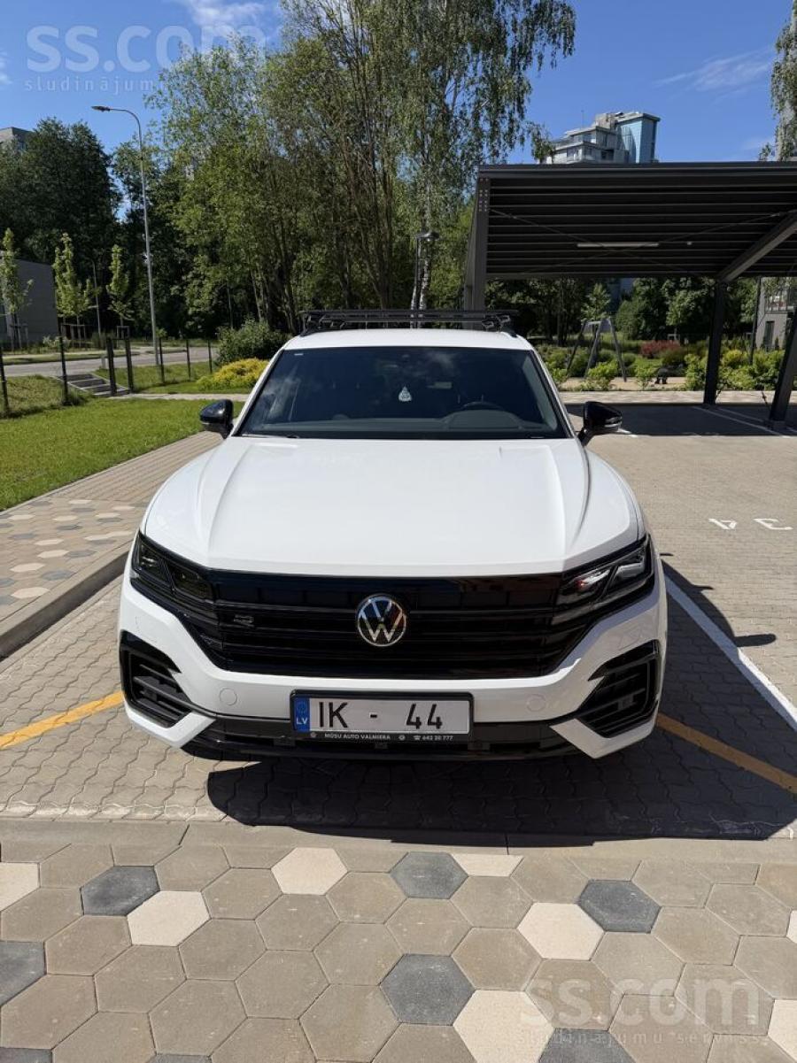 Balts Volkswagen Touareg 2023 Rīga, ar dzinēja tilpumu 3.00 L un nobraukumu 52 tūkst. km par 46500 €, foto 6 vietnē AUTOMOTO.COM.LV