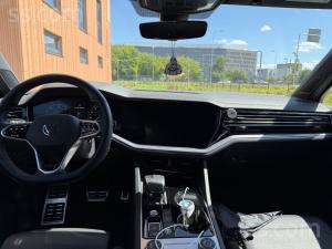 Balts Volkswagen Touareg 2023 Rīga, ar dzinēja tilpumu 3.00 L un nobraukumu 52 tūkst. km par 46500 €, foto 9 vietnē AUTOMOTO.COM.LV