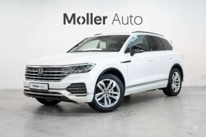 White Volkswagen Touareg 2023 in Vilnius, with an engine capacity of 3.00 L and mileage of 135 thousand km for 45250 €, photo  on AUTOMOTO.COM.LV