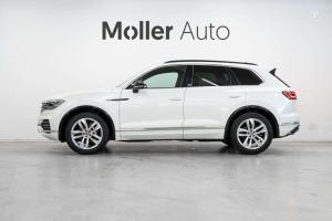 Balts Volkswagen Touareg 2023 Viļņa, ar dzinēja tilpumu 3.00 L un nobraukumu 135 tūkst. km par 45250 €, foto 3 vietnē AUTOMOTO.COM.LV