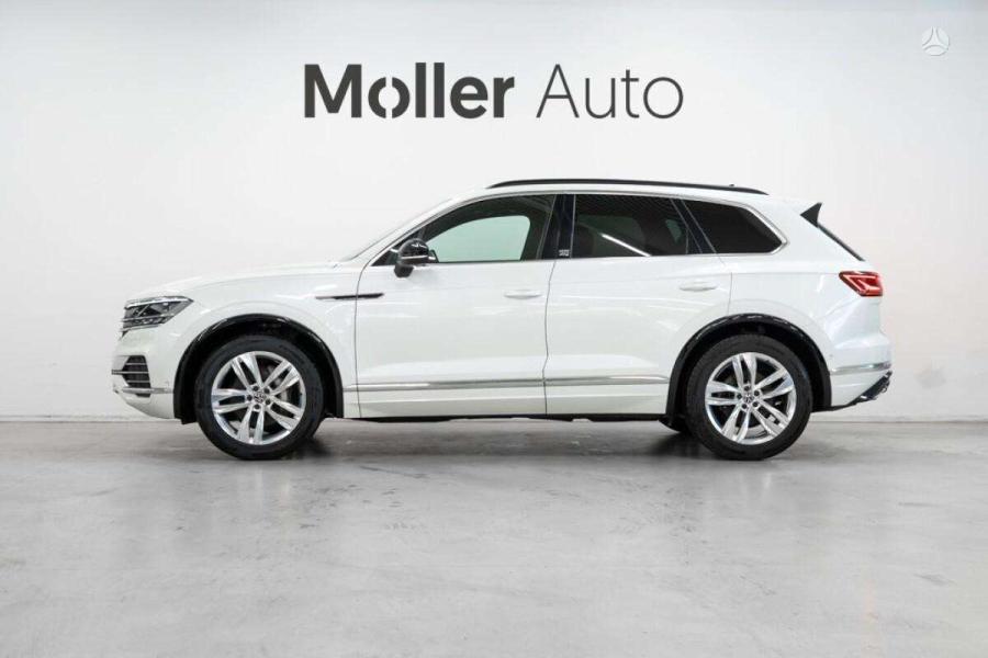 Balts Volkswagen Touareg 2023 Viļņa, ar dzinēja tilpumu 3.00 L un nobraukumu 135 tūkst. km par 45250 €, foto 3 vietnē AUTOMOTO.COM.LV