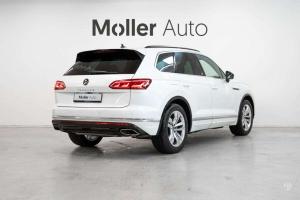 Balts Volkswagen Touareg 2023 Viļņa, ar dzinēja tilpumu 3.00 L un nobraukumu 135 tūkst. km par 45250 €, foto 4 vietnē AUTOMOTO.COM.LV