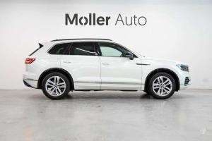 Balts Volkswagen Touareg 2023 Viļņa, ar dzinēja tilpumu 3.00 L un nobraukumu 135 tūkst. km par 45250 €, foto 5 vietnē AUTOMOTO.COM.LV