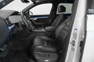 Balts Volkswagen Touareg 2023 Viļņa, ar dzinēja tilpumu 3.00 L un nobraukumu 135 tūkst. km par 45250 €, foto 8 vietnē AUTOMOTO.COM.LV