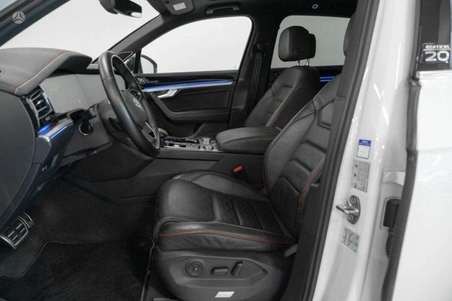 Balts Volkswagen Touareg 2023 Viļņa, ar dzinēja tilpumu 3.00 L un nobraukumu 135 tūkst. km par 45250 €, foto 8 vietnē AUTOMOTO.COM.LV