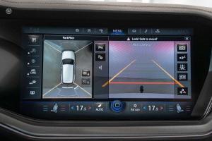 Balts Volkswagen Touareg 2023 Viļņa, ar dzinēja tilpumu 3.00 L un nobraukumu 135 tūkst. km par 45250 €, foto 15 vietnē AUTOMOTO.COM.LV