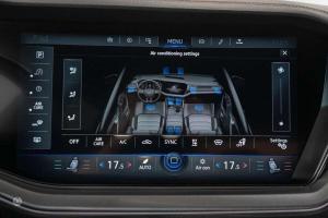 Balts Volkswagen Touareg 2023 Viļņa, ar dzinēja tilpumu 3.00 L un nobraukumu 135 tūkst. km par 45250 €, foto 21 vietnē AUTOMOTO.COM.LV