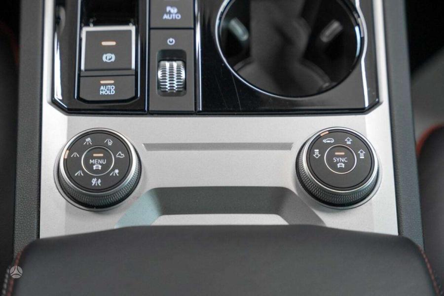 Balts Volkswagen Touareg 2023 Viļņa, ar dzinēja tilpumu 3.00 L un nobraukumu 135 tūkst. km par 45250 €, foto 24 vietnē AUTOMOTO.COM.LV