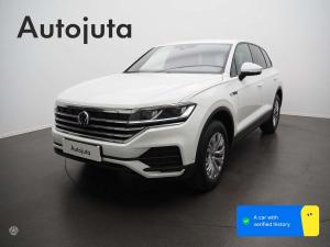 Balts Volkswagen Touareg 2023 Viļņa, ar dzinēja tilpumu 2.97 L un nobraukumu 158 tūkst. km par 34750 €, foto  vietnē AUTOMOTO.COM.LV