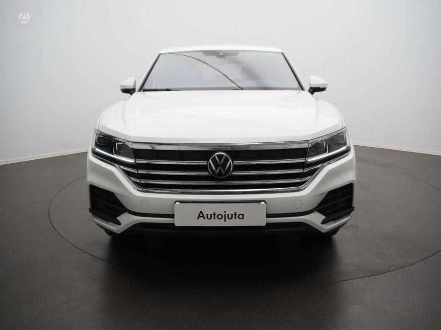 Balts Volkswagen Touareg 2023 Viļņa, ar dzinēja tilpumu 2.97 L un nobraukumu 158 tūkst. km par 34750 €, foto 3 vietnē AUTOMOTO.COM.LV