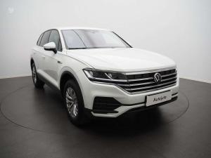 Balts Volkswagen Touareg 2023 Viļņa, ar dzinēja tilpumu 2.97 L un nobraukumu 158 tūkst. km par 34750 €, foto 4 vietnē AUTOMOTO.COM.LV