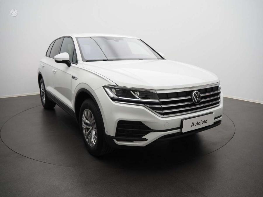 Balts Volkswagen Touareg 2023 Viļņa, ar dzinēja tilpumu 2.97 L un nobraukumu 158 tūkst. km par 34750 €, foto 4 vietnē AUTOMOTO.COM.LV