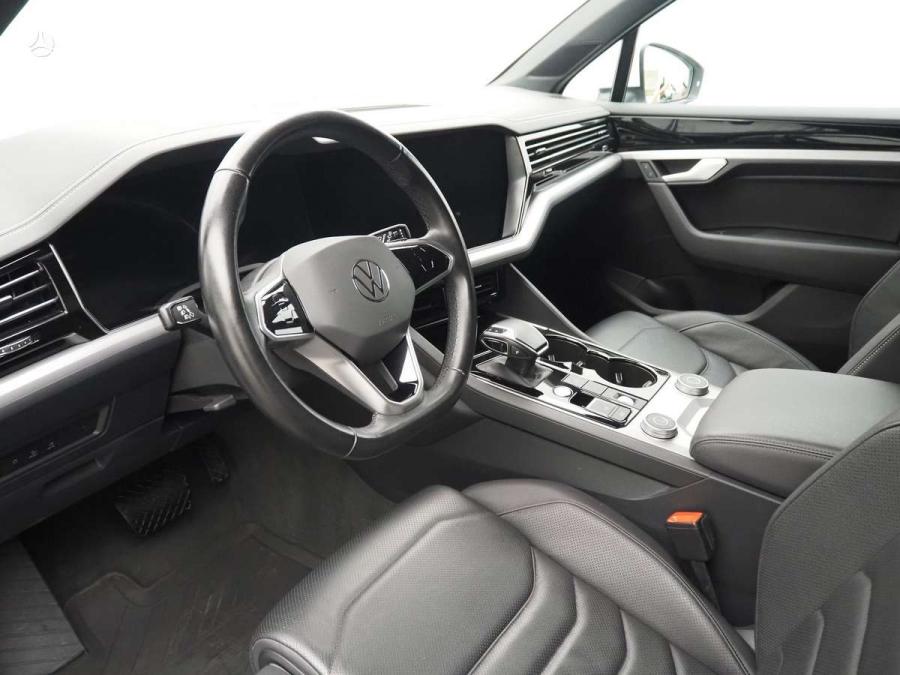 Balts Volkswagen Touareg 2023 Viļņa, ar dzinēja tilpumu 2.97 L un nobraukumu 158 tūkst. km par 34750 €, foto 10 vietnē AUTOMOTO.COM.LV