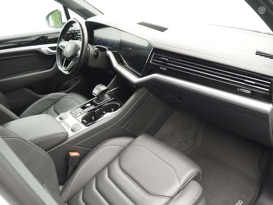 Balts Volkswagen Touareg 2023 Viļņa, ar dzinēja tilpumu 2.97 L un nobraukumu 158 tūkst. km par 34750 €, foto 13 vietnē AUTOMOTO.COM.LV