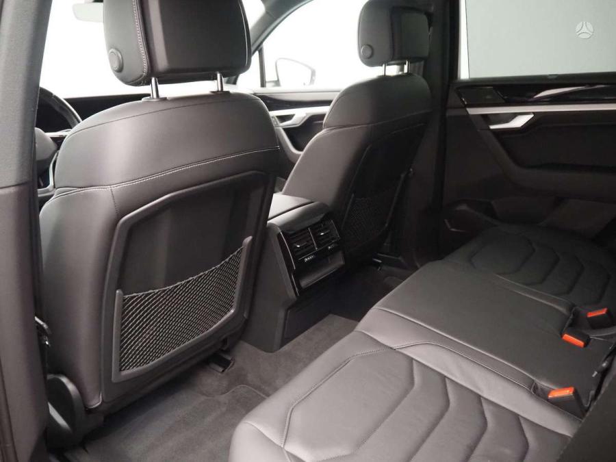 Balts Volkswagen Touareg 2023 Viļņa, ar dzinēja tilpumu 2.97 L un nobraukumu 158 tūkst. km par 34750 €, foto 17 vietnē AUTOMOTO.COM.LV