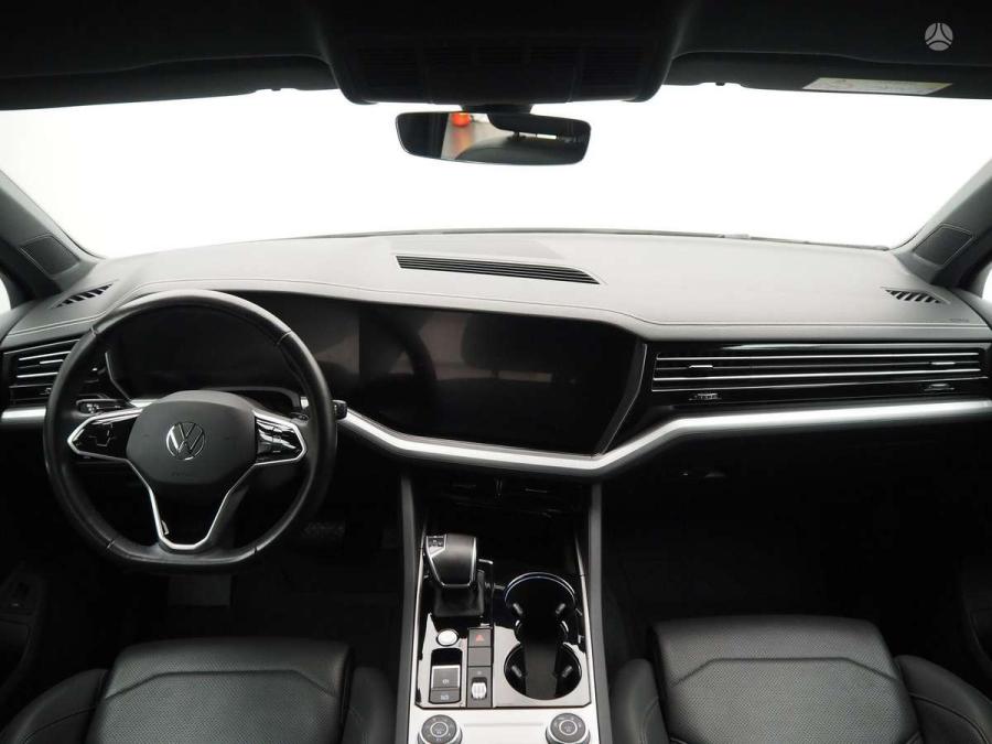 Balts Volkswagen Touareg 2023 Viļņa, ar dzinēja tilpumu 2.97 L un nobraukumu 158 tūkst. km par 34750 €, foto 18 vietnē AUTOMOTO.COM.LV