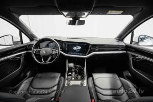 Balts Volkswagen Touareg 2023 Tallina, ar dzinēja tilpumu 3.00 L un nobraukumu 150 tūkst. km par 38900 €, foto 9 vietnē AUTOMOTO.COM.LV