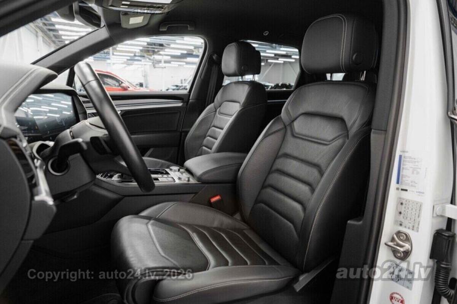 Balts Volkswagen Touareg 2023 Tallina, ar dzinēja tilpumu 3.00 L un nobraukumu 150 tūkst. km par 38900 €, foto 12 vietnē AUTOMOTO.COM.LV