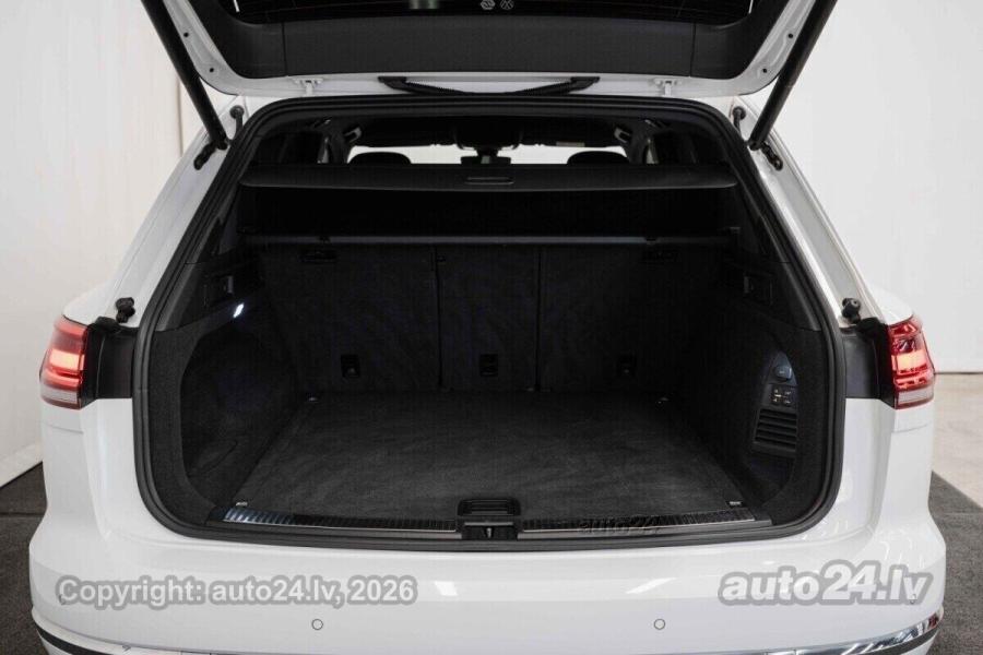 Balts Volkswagen Touareg 2023 Tallina, ar dzinēja tilpumu 3.00 L un nobraukumu 150 tūkst. km par 38900 €, foto 14 vietnē AUTOMOTO.COM.LV
