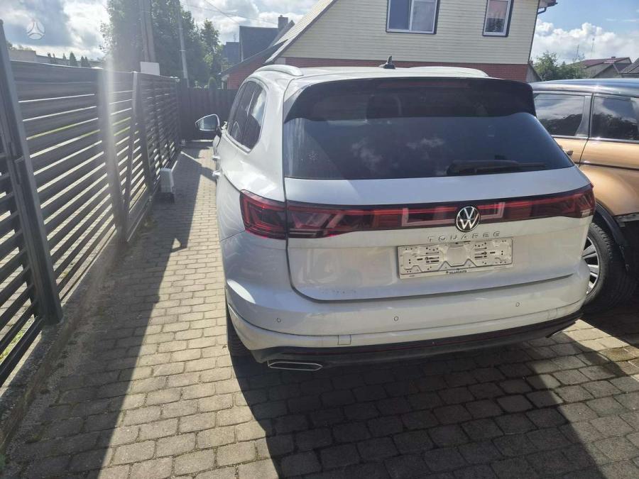 Balts Volkswagen Touareg 2024 Jonava, ar dzinēja tilpumu 2.97 L un nobraukumu 40 tūkst. km par 31550 €, foto 1 vietnē AUTOMOTO.COM.LV