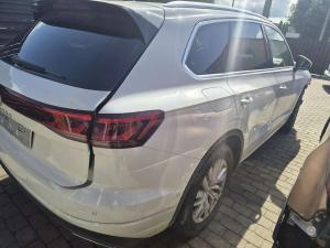 Balts Volkswagen Touareg 2024 Jonava, ar dzinēja tilpumu 2.97 L un nobraukumu 40 tūkst. km par 31550 €, foto 3 vietnē AUTOMOTO.COM.LV