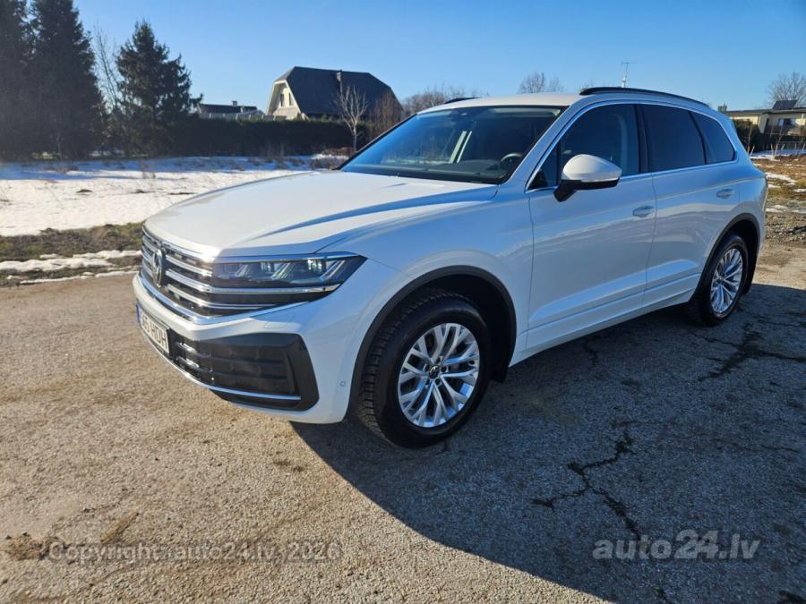 Balts Volkswagen Touareg 2024 Tallina, ar dzinēja tilpumu 3.00 L un nobraukumu 80 tūkst. km par 59000 €, foto 1 vietnē AUTOMOTO.COM.LV