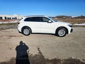 Balts Volkswagen Touareg 2024 Tallina, ar dzinēja tilpumu 3.00 L un nobraukumu 80 tūkst. km par 59000 €, foto 4 vietnē AUTOMOTO.COM.LV
