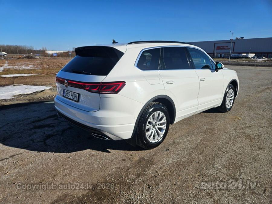 Balts Volkswagen Touareg 2024 Tallina, ar dzinēja tilpumu 3.00 L un nobraukumu 80 tūkst. km par 59000 €, foto 5 vietnē AUTOMOTO.COM.LV