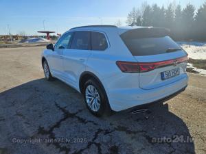 Balts Volkswagen Touareg 2024 Tallina, ar dzinēja tilpumu 3.00 L un nobraukumu 80 tūkst. km par 59000 €, foto 6 vietnē AUTOMOTO.COM.LV