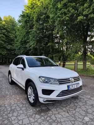 White Volkswagen Touareg 2016 in Klaipeda, with an engine capacity of 2.97 L and mileage of 295 thousand km for 17000 €, photo  on AUTOMOTO.COM.LV