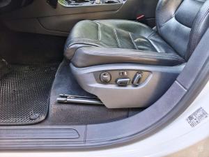 White Volkswagen Touareg 2016 in Klaipeda, with an engine capacity of 2.97 L and mileage of 295 thousand km for 17000 €, photo 13 on AUTOMOTO.COM.LV
