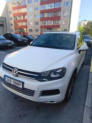 White Volkswagen Touareg 2011 in Tallinn, with an engine capacity of 3.00 L and mileage of 296 thousand km for 9000 €, photo  on AUTOMOTO.COM.LV