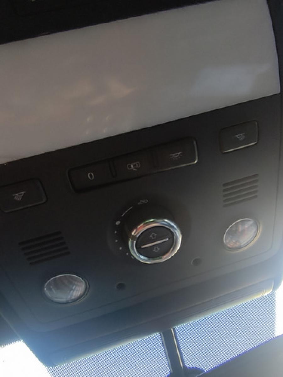 Белый Фольксваген Туарег 2011 в Таллин, объемом двигателя 3.00 л и пробегом 296 тыс. км за 9000 €, фото 9 на AUTOMOTO.COM.LV