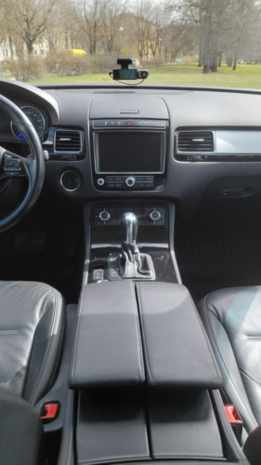 Balts Volkswagen Touareg 2018 Tallina, ar dzinēja tilpumu 3.00 L un nobraukumu 201 tūkst. km par 21900 €, foto 7 vietnē AUTOMOTO.COM.LV